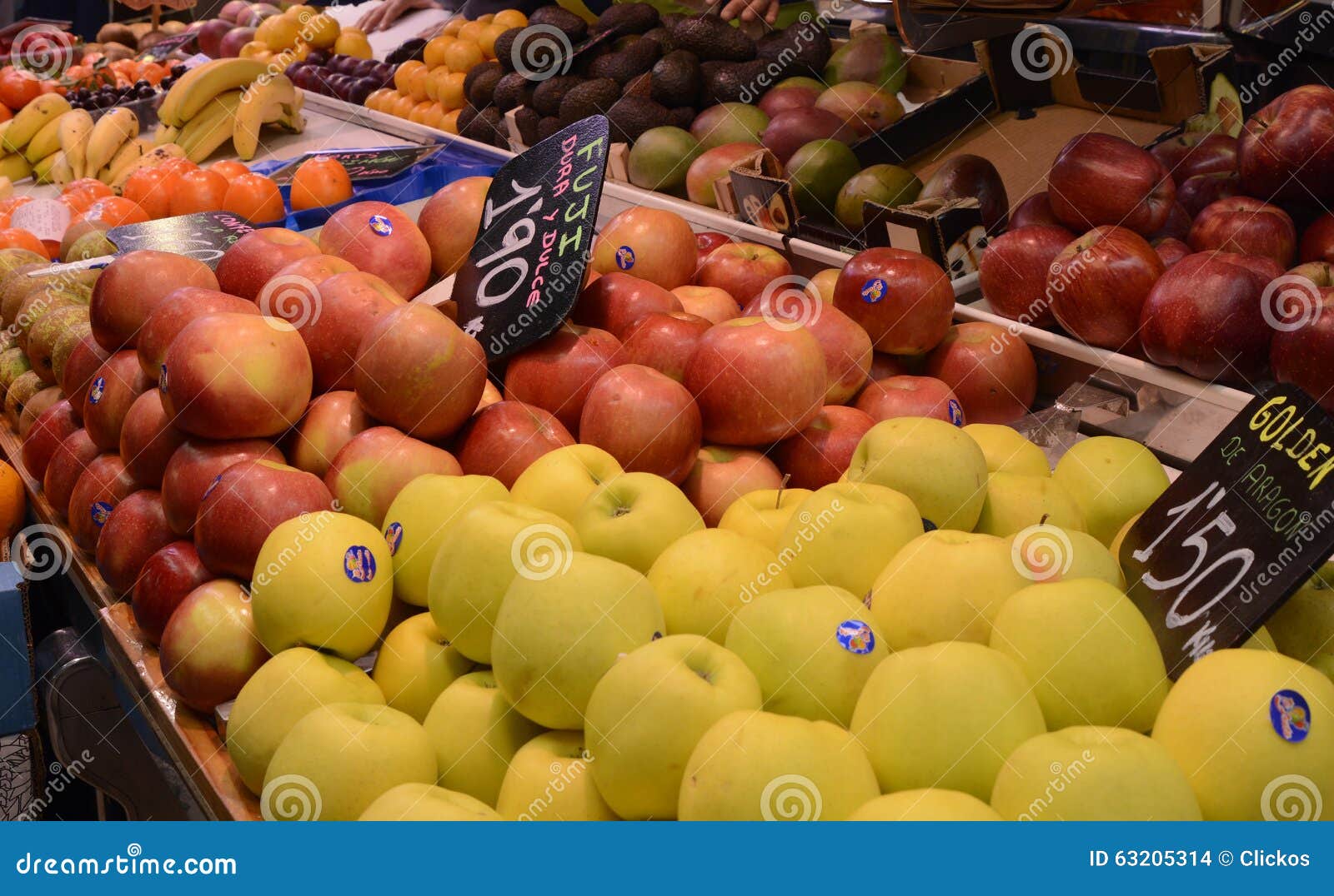Vers Fruit Bij De Marktkraam in Valencia, Spanje Stock Foto - Image of ...