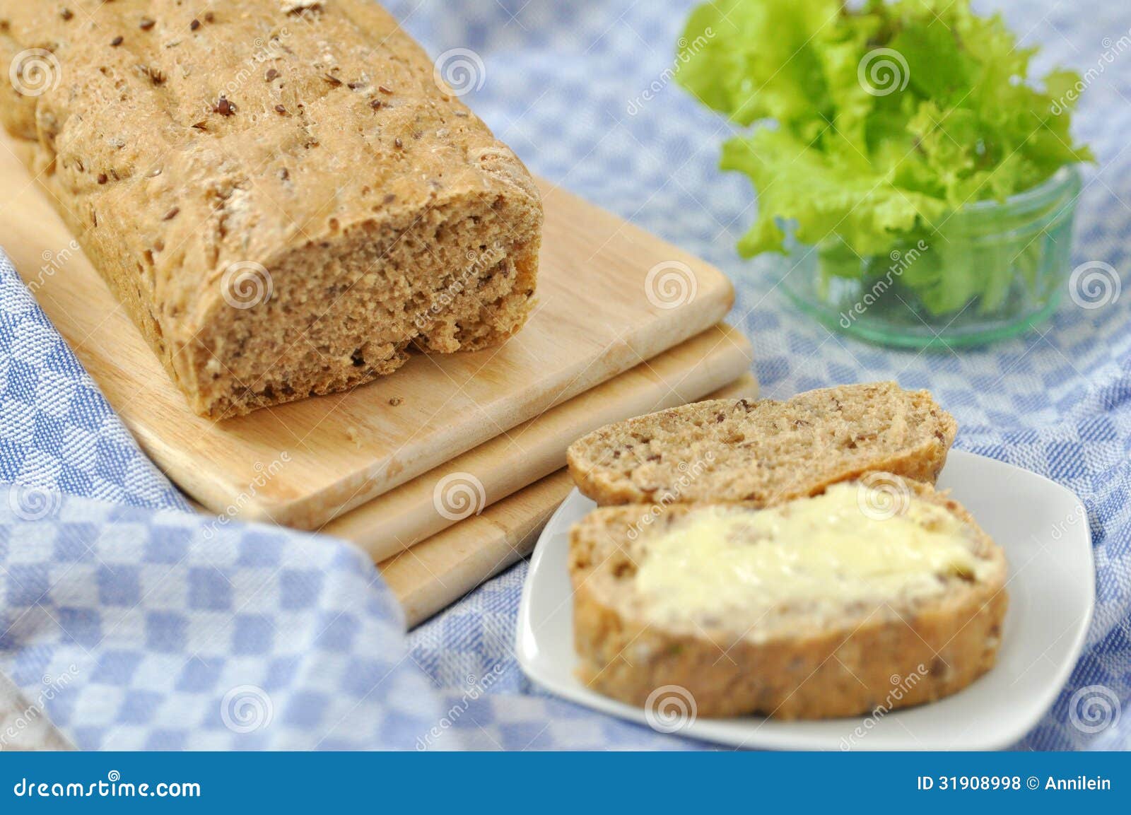 Vers Gebakken Brood stock foto. Image of bruin, raad - 31908998