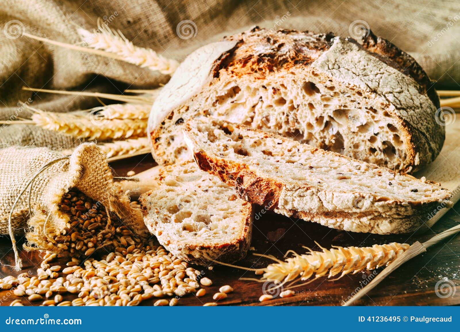 Vers Gebakken Traditioneel Brood Stock Afbeelding - Image of nave ...