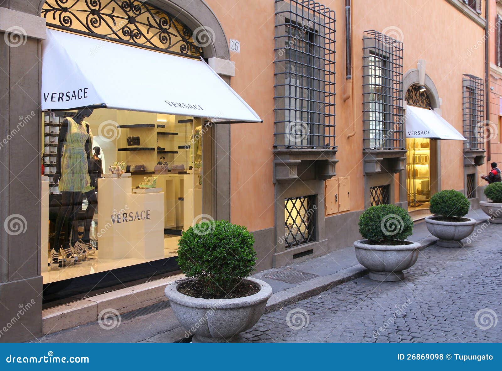 Versace a Roma, Italia fotografia stock editoriale. Immagine di ...