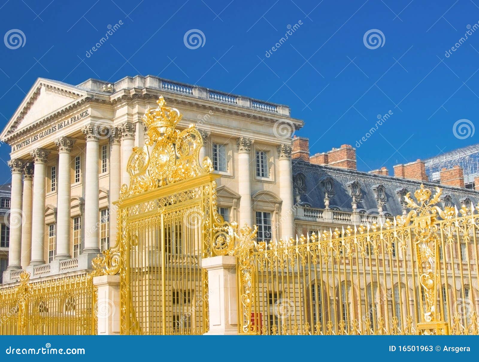 Versailles Palace Facade and Golden Fence Stock Image - Image of gate ...