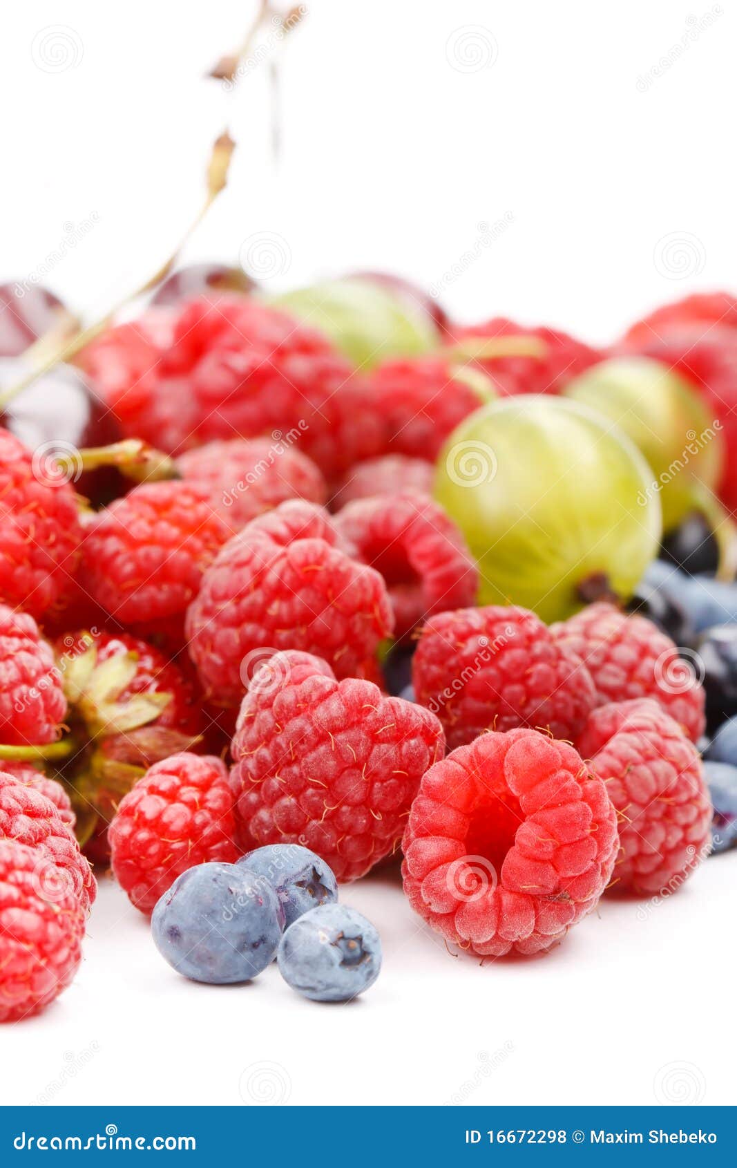 Verschiedene Arten Der Beeren Stockfoto - Bild von nahaufnahme, hell ...