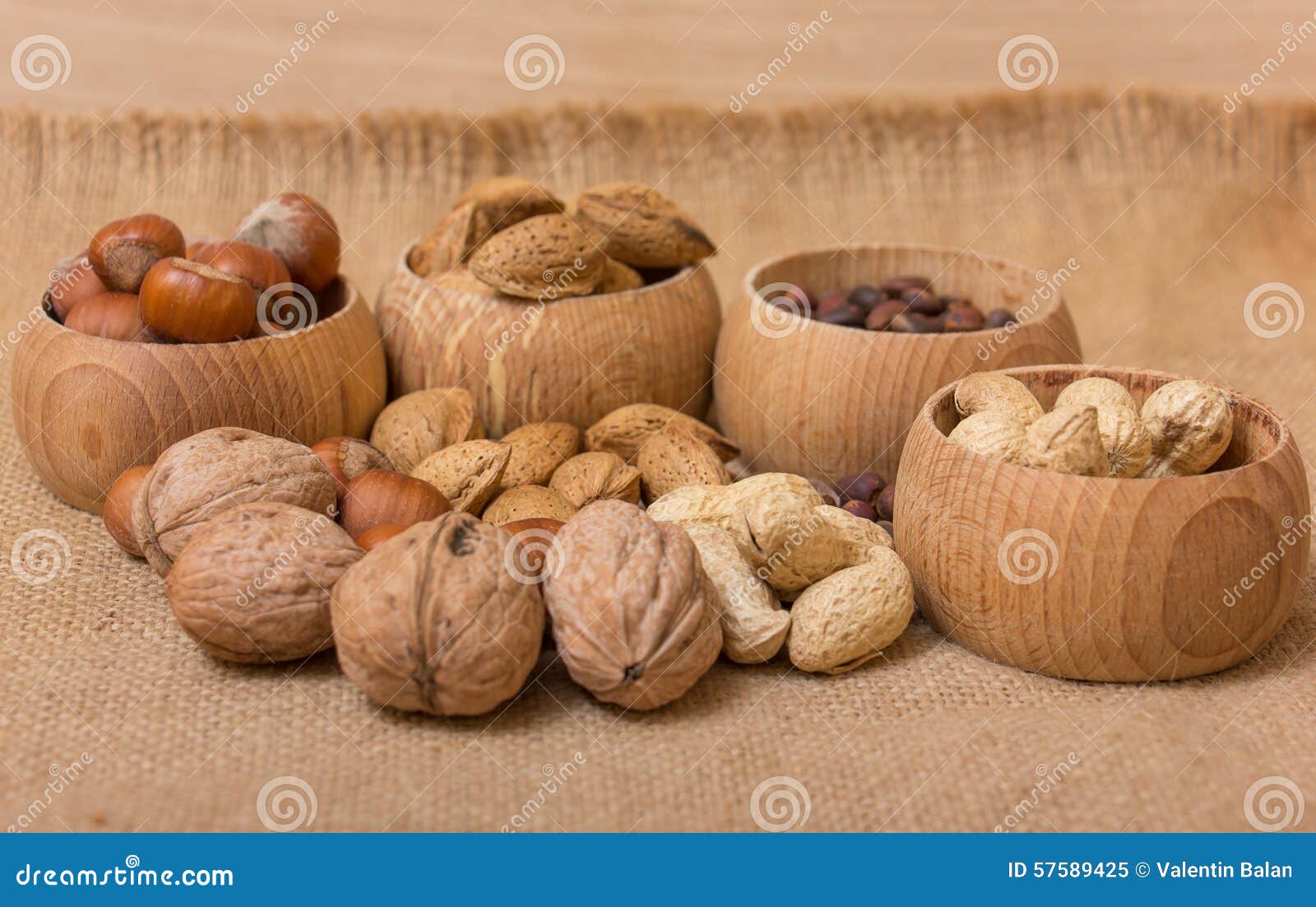 Verschiedene Arten Der Muttern Stockbild - Bild von gruppe, variante ... Verschiedene Arten Der Muttern Stockbild - Bild von gruppe, variante ...