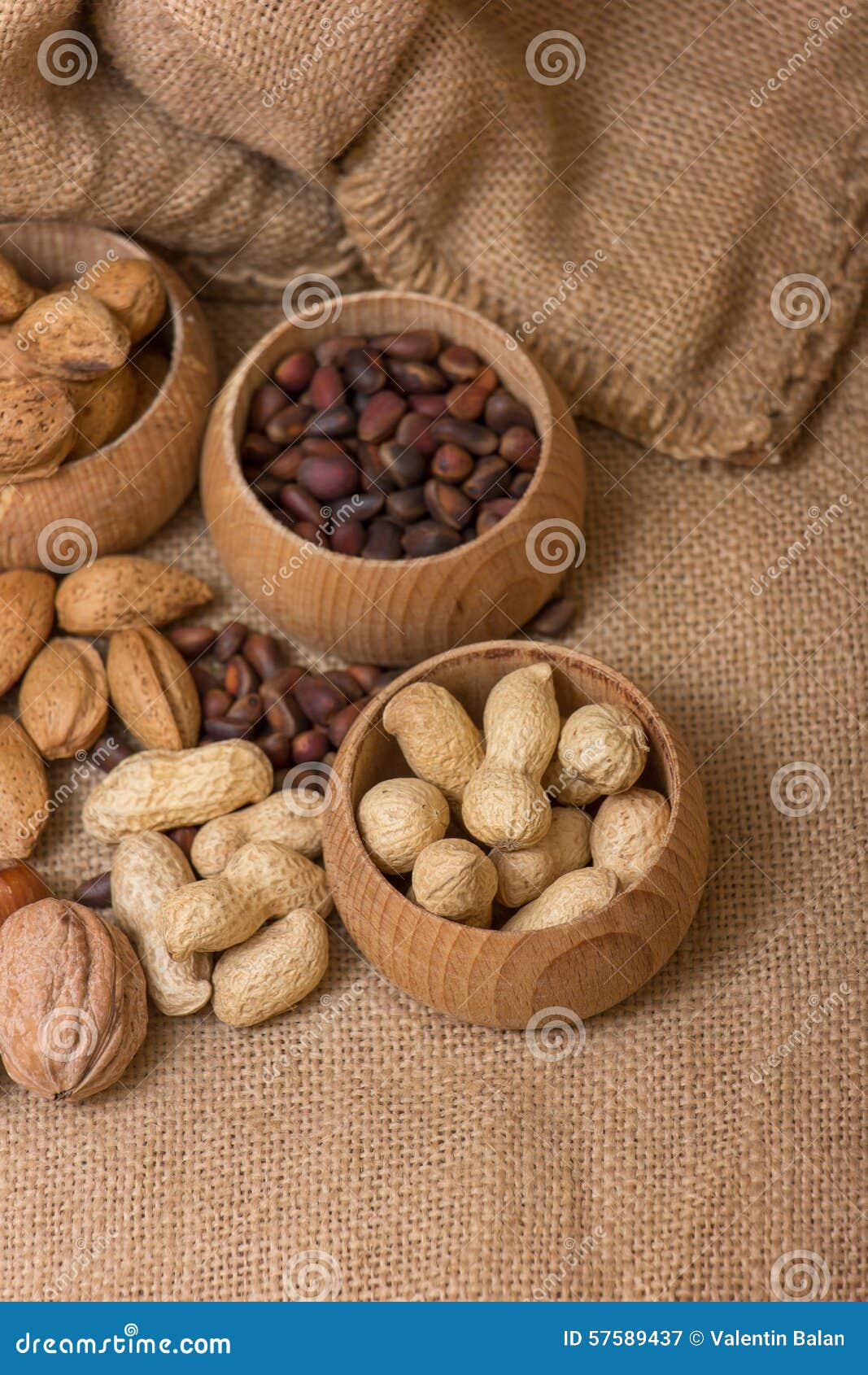 Verschiedene Arten Der Muttern Stockbild - Bild von schale, nahrung ... Verschiedene Arten Der Muttern Stockbild - Bild von schale, nahrung ...