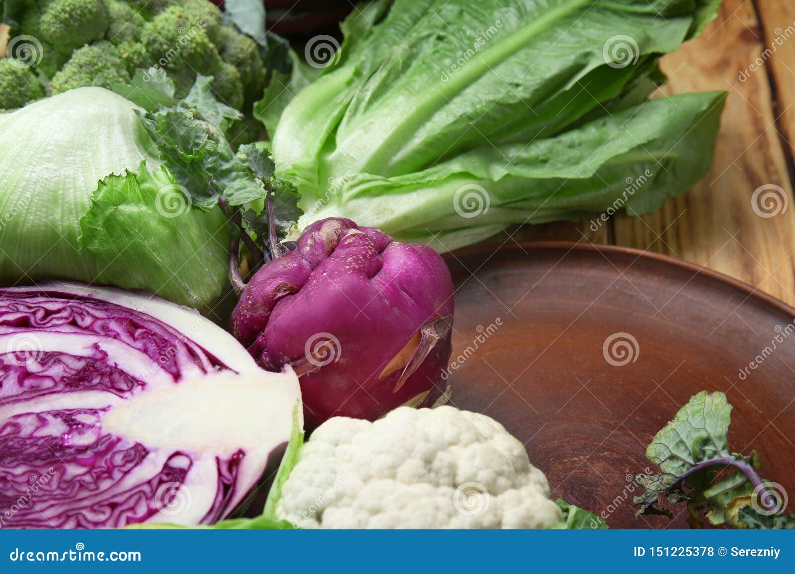 Verschiedene Arten Des Kohls Auf Tabelle Stockfoto - Bild von ...