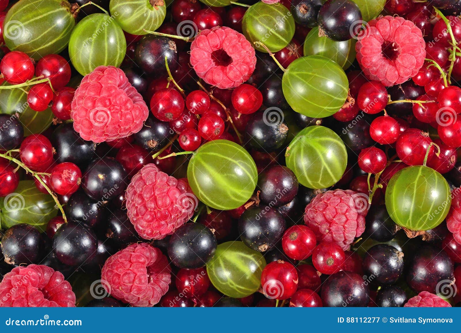 Verschiedene Arten Von Frischen Beeren Als Hintergrund Stockbild - Bild ...