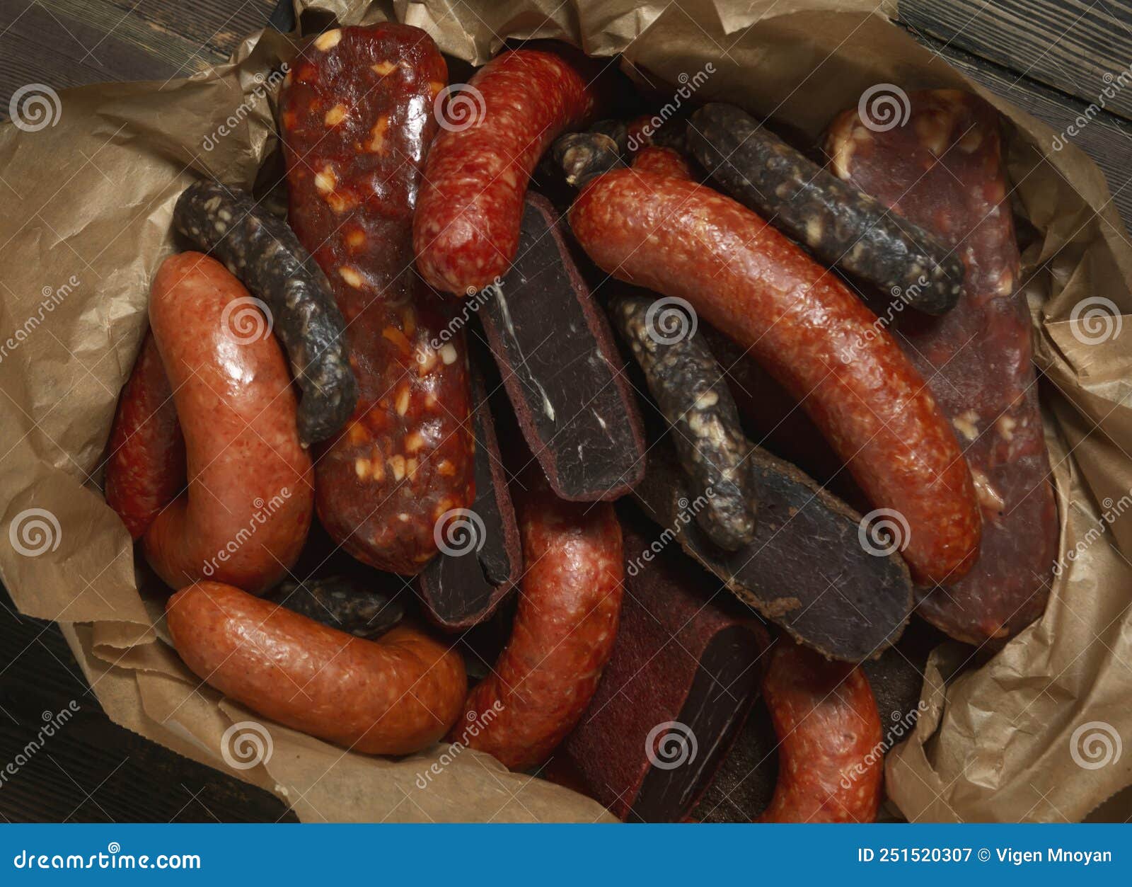 Verschiedene Arten Von Wurstwaren Stockbild - Bild von wurst, köstlich ...