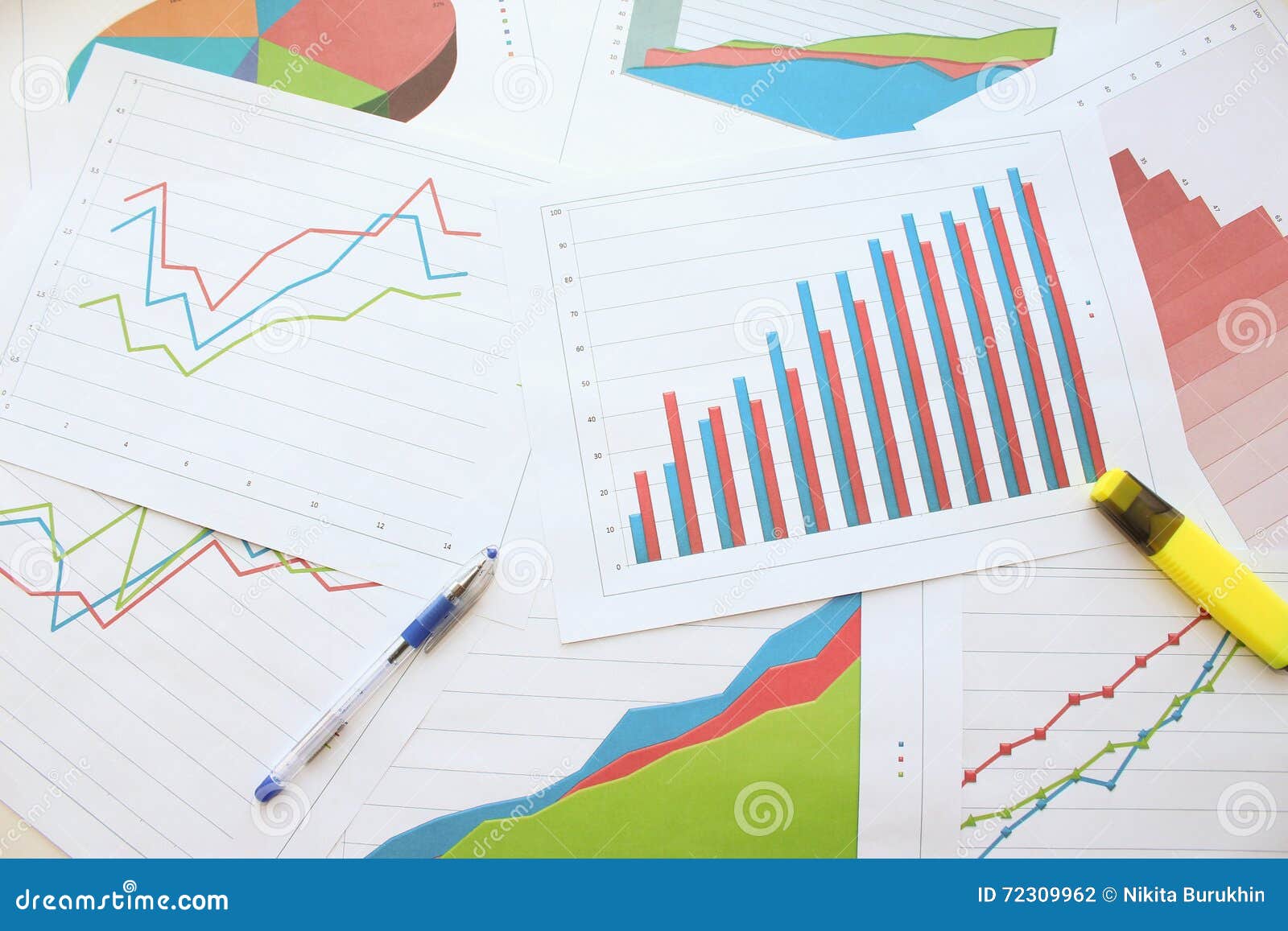 Verschiedene Diagramme stockfoto. Bild von diagramm, markt - 72309962