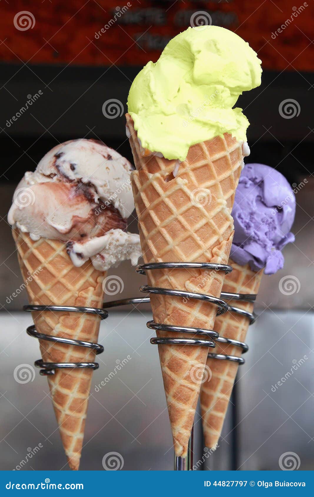 Verschiedene Sortierungen Der Eiscreme in Waffeln Stockbild - Bild von ...