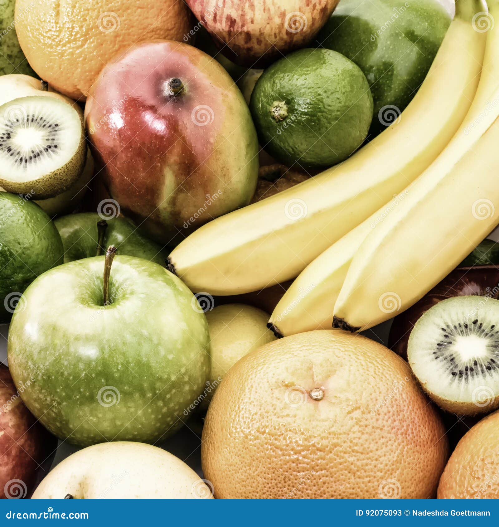 Verschillend gemengd fruit stock afbeelding. Image of banaan - 92075093