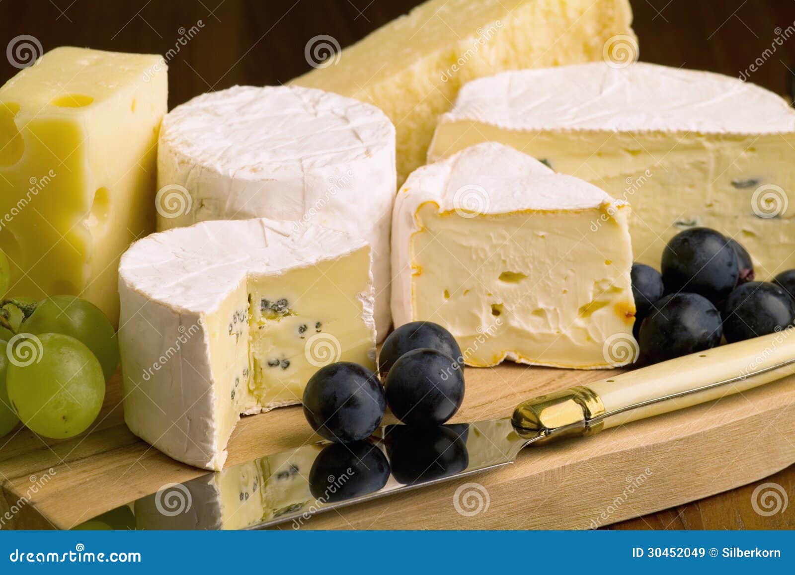 Verschillende soorten kaas stock afbeelding. Image of drank - 30452049