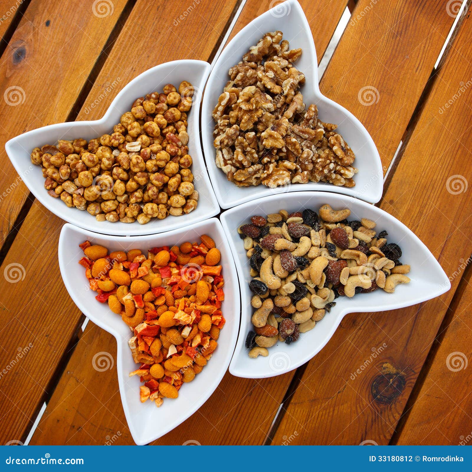 Verschillende Soorten Noten Als Zoute Snack Stock Foto - Image of ...