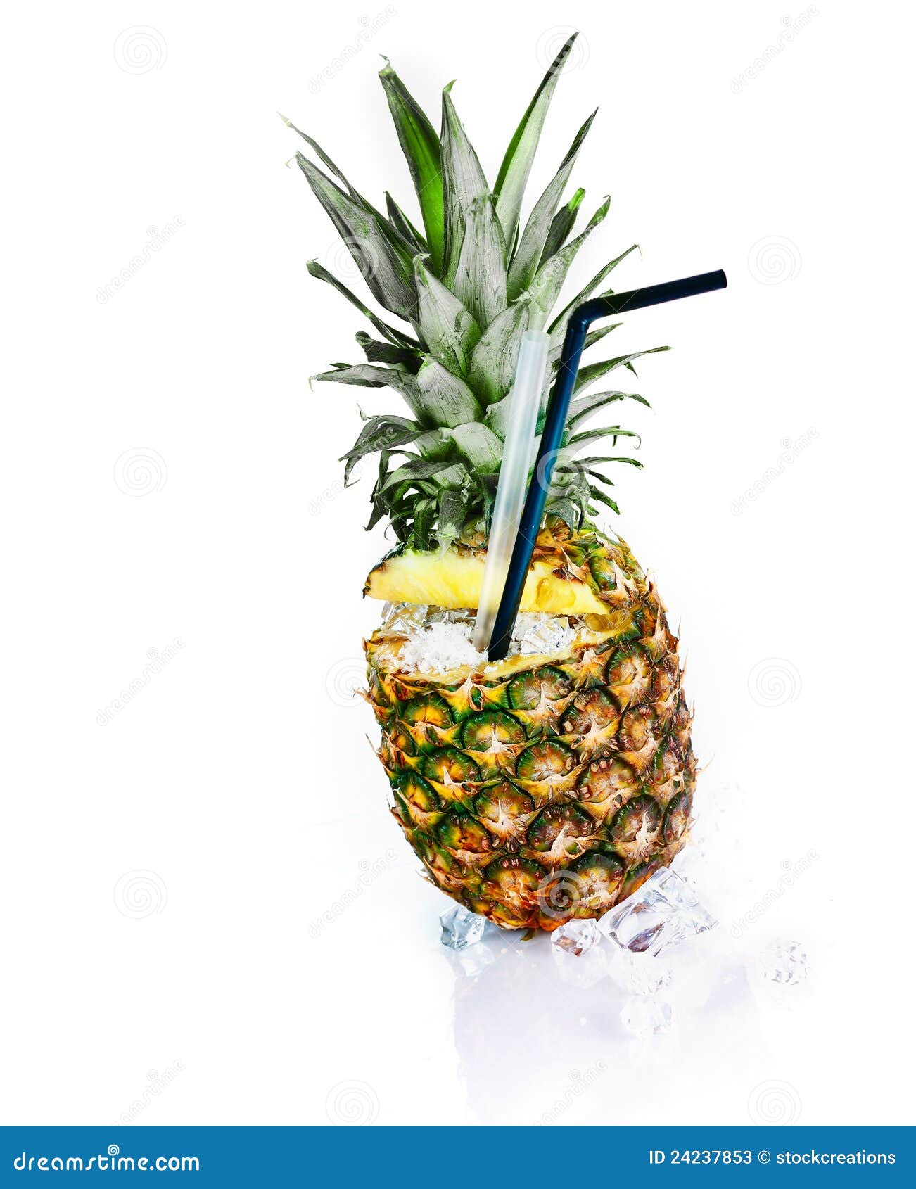 Verse Ananas Met Ijs En Buisjes Stock Afbeelding - Image of vrucht ...