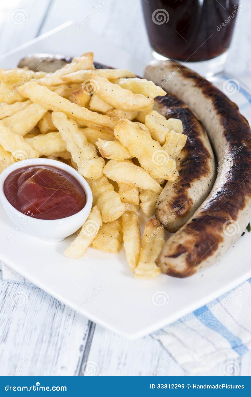 Verse Duitse Braadworst stock afbeelding. Image of gedeelte - 33812299