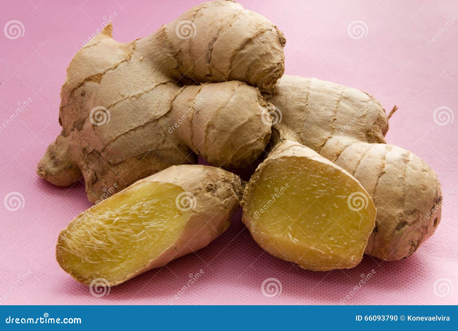 Verse Gemberwortel En Gemalen Gember Stock Foto - Image of nave ...