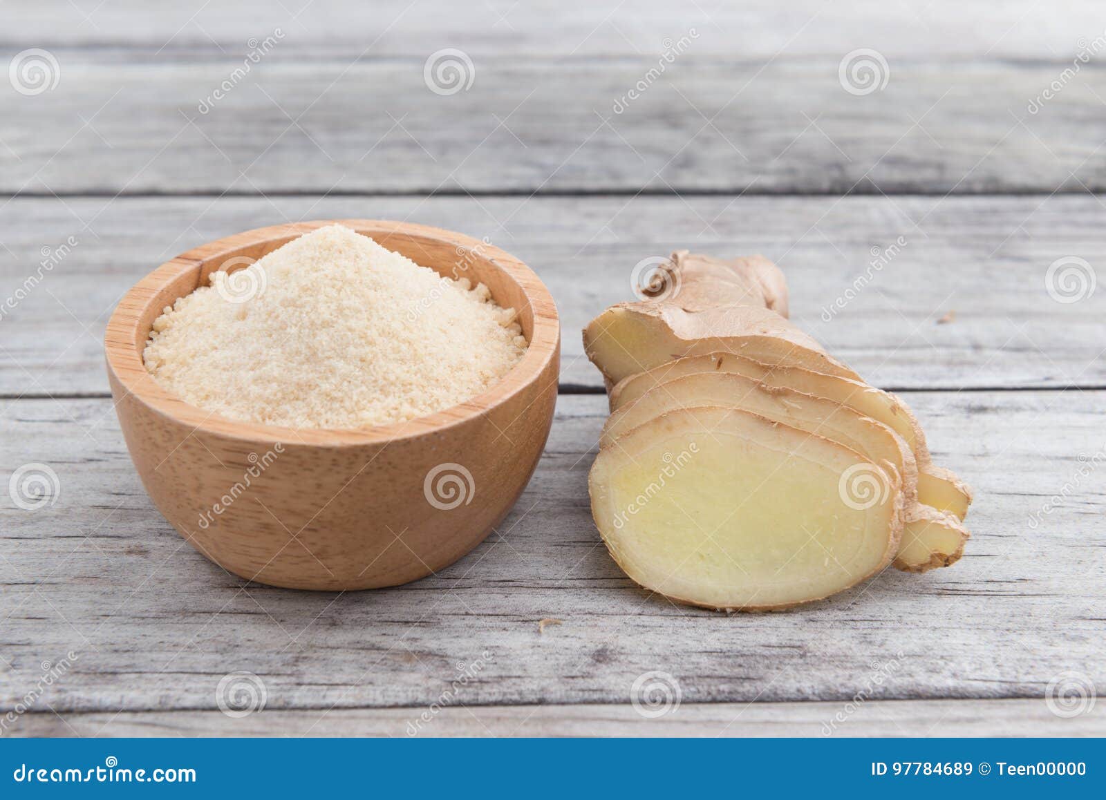 Verse Gemberwortel En Gemalen Gemberkruid Stock Afbeelding - Image of ...