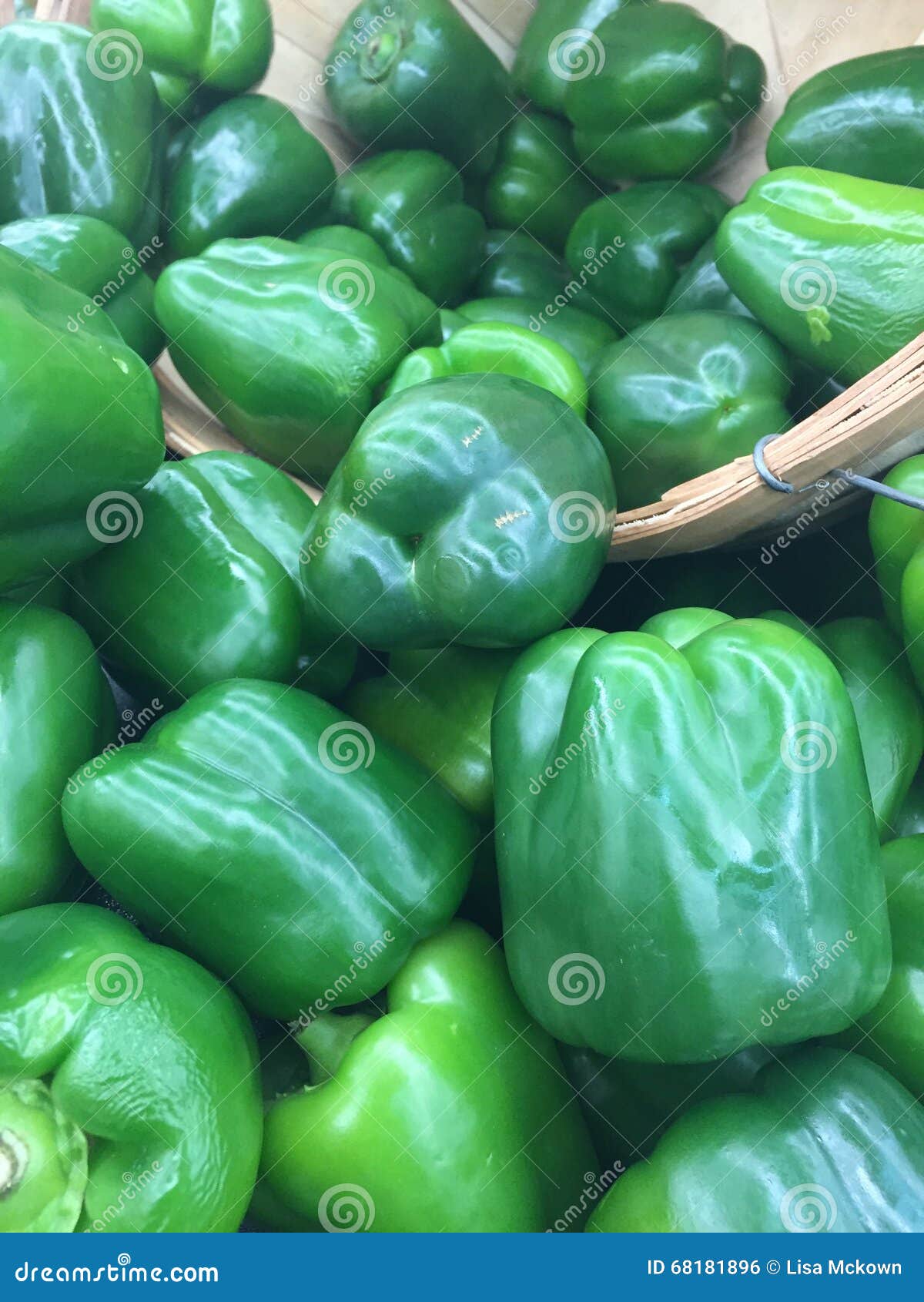 Verse groene paprika's stock foto. Image of inlands, schepel - 68181896