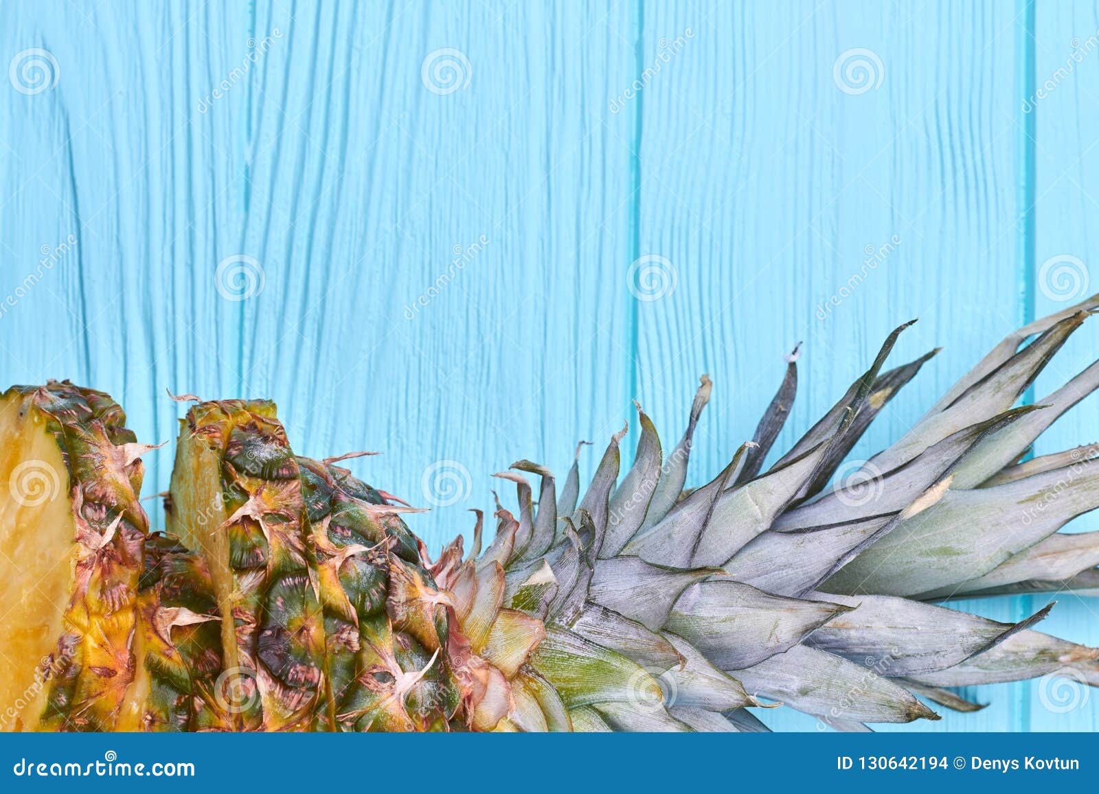Verse Hawaiiaanse Ananas En Exemplaarruimte Stock Foto - Image of ...