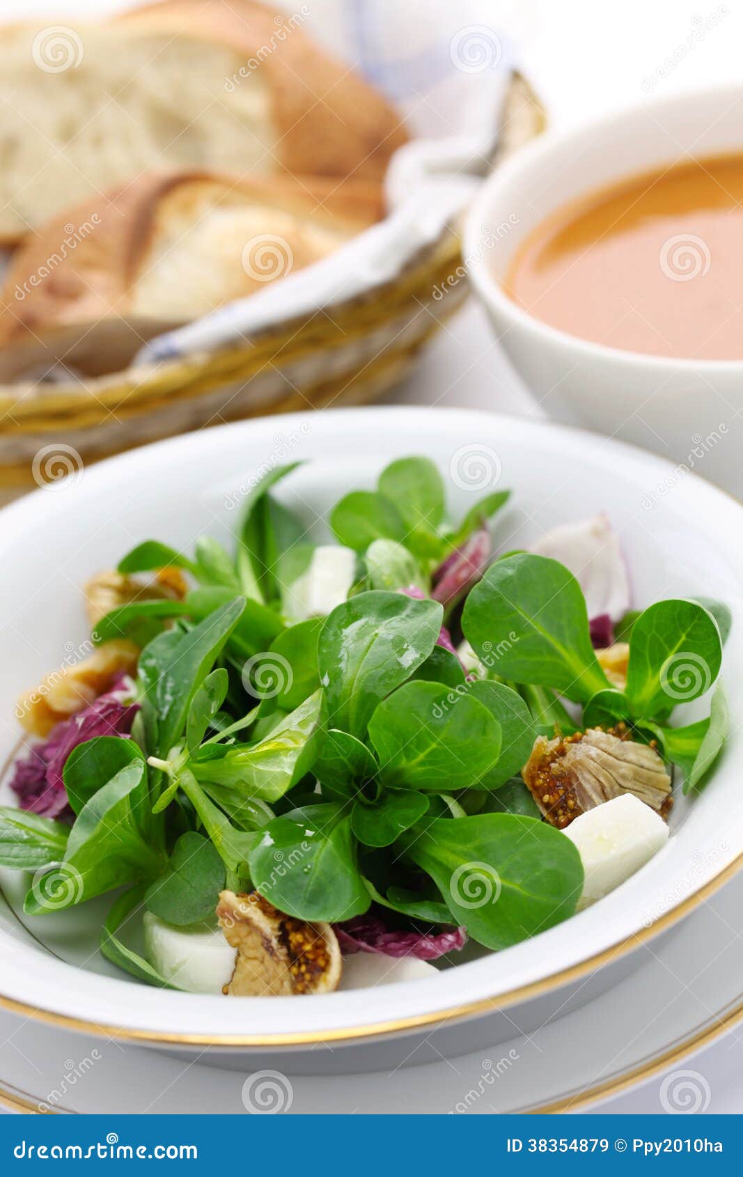 Verse Maïssalade Met Brood En Soep Stock Afbeelding - Image of olie ...