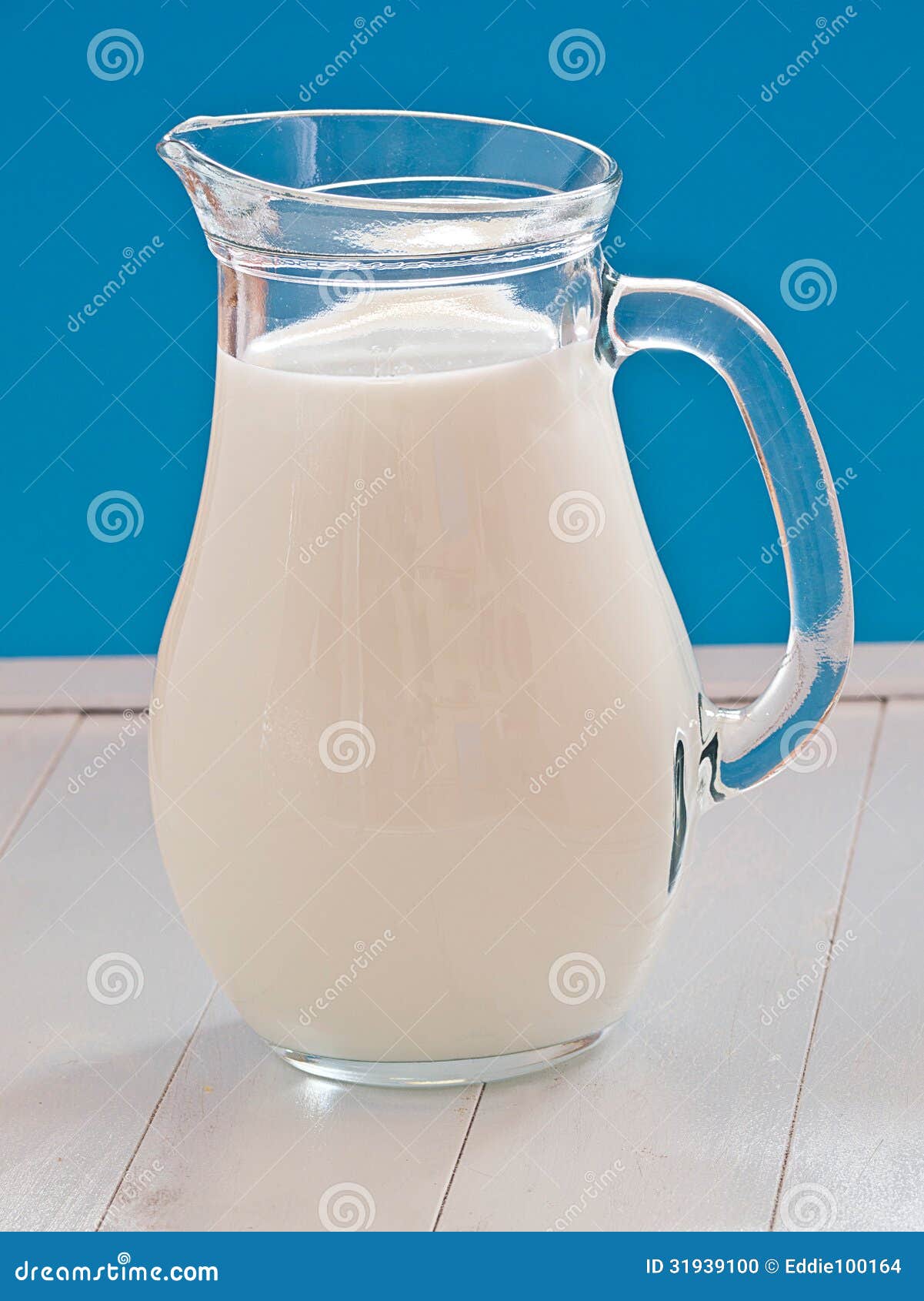 Verse melk in een kruik stock foto. Image of geiten, proteïne - 31939100