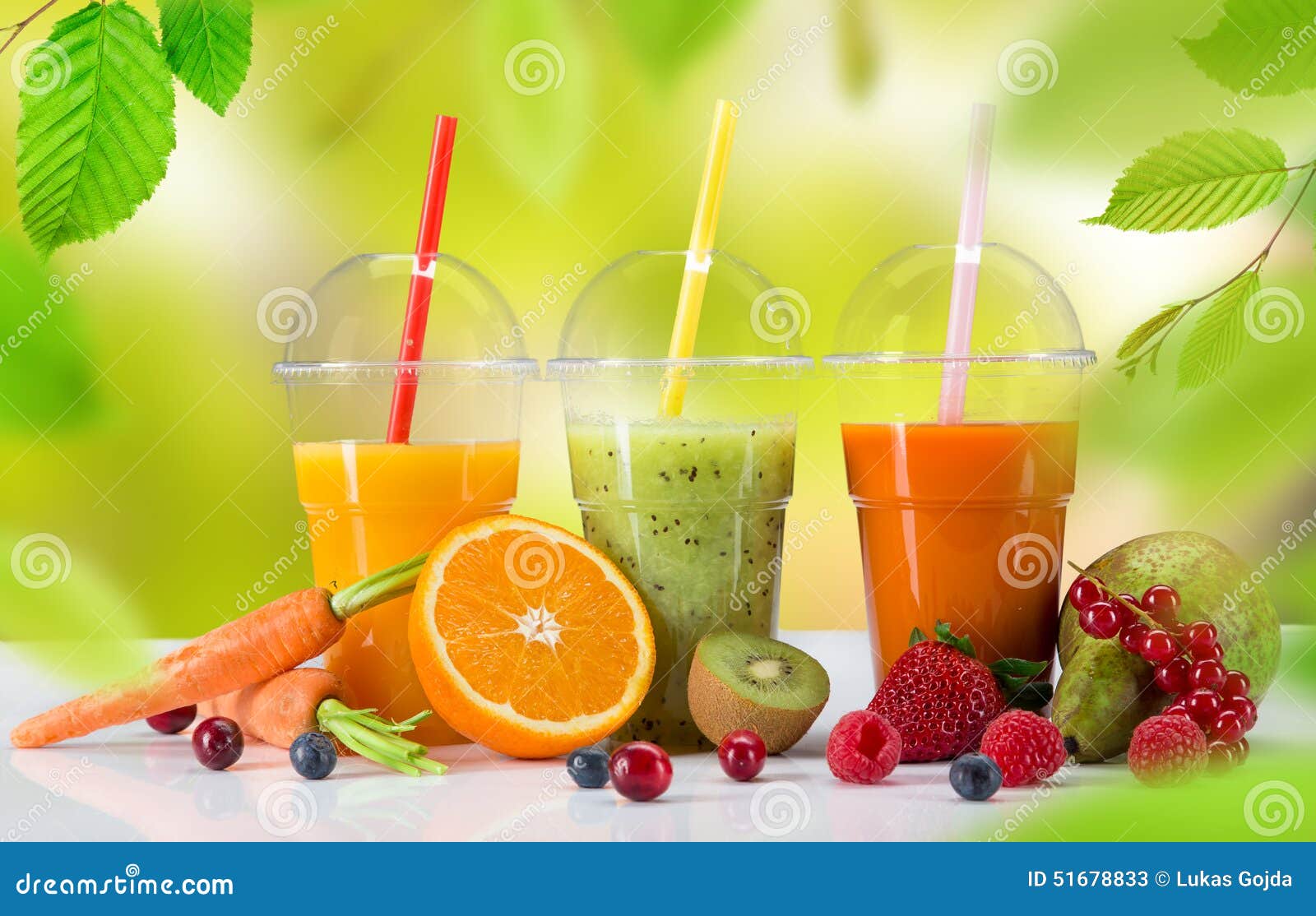 Verse Sappen Op Witte Lijst Stock Afbeelding - Image of verfrissing ...