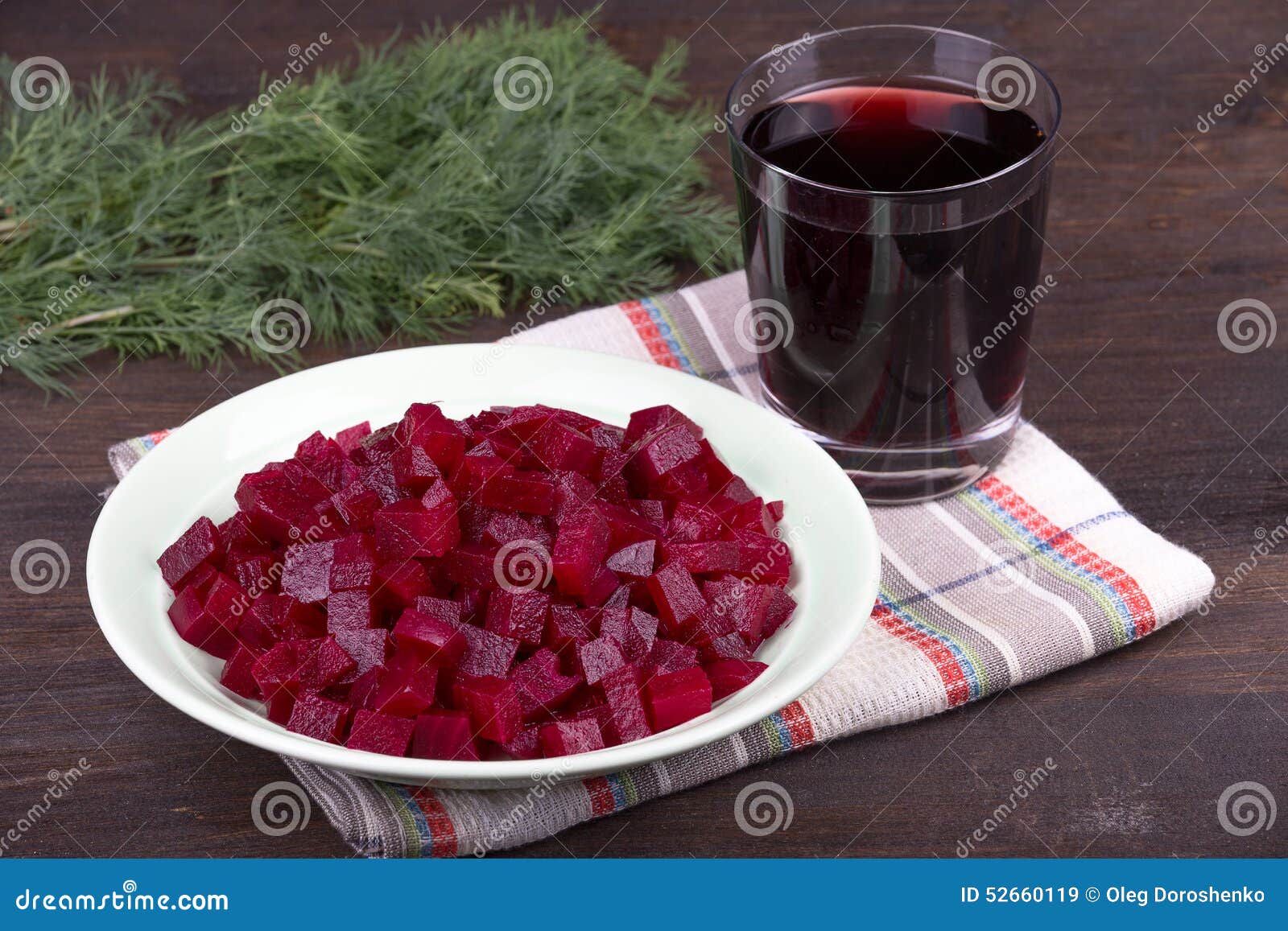 Verse Segmenten Van Een Biet En Bietensap Stock Afbeelding - Image of ...