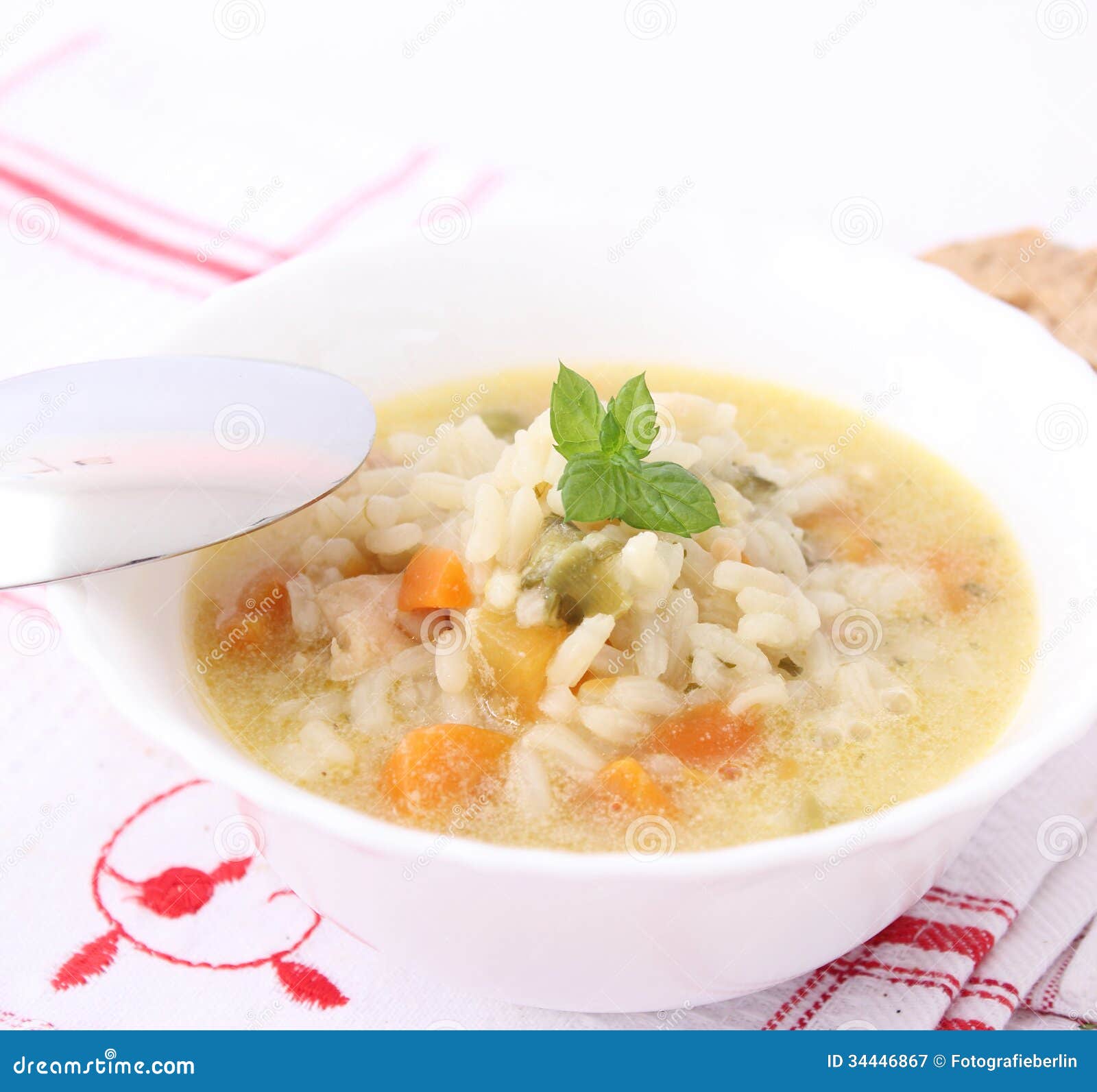 Verse Soep Met Kip En Rijst Stock Afbeelding - Image of erwten ...