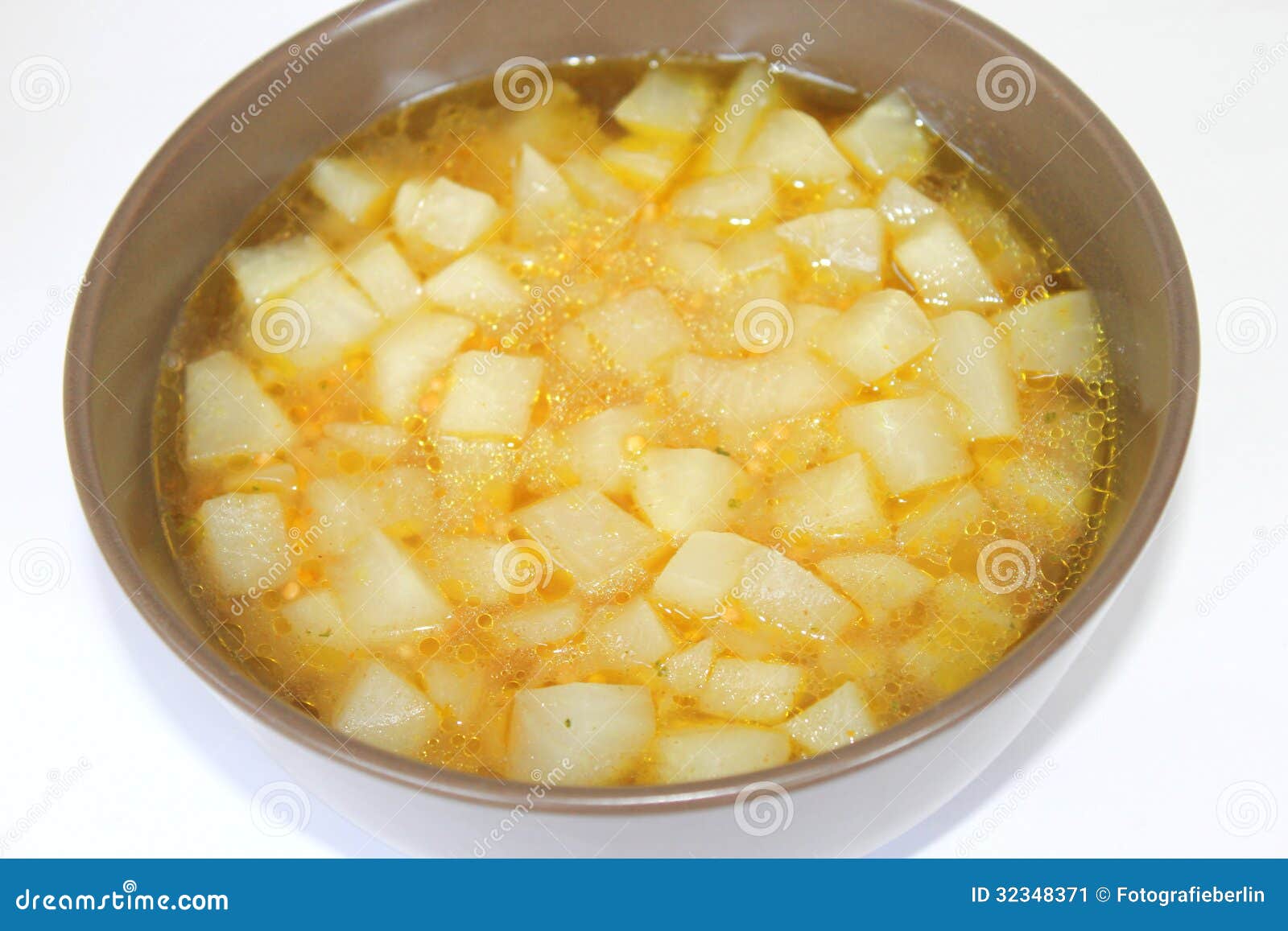 Verse soep van radijs stock afbeelding. Image of diner - 32348371