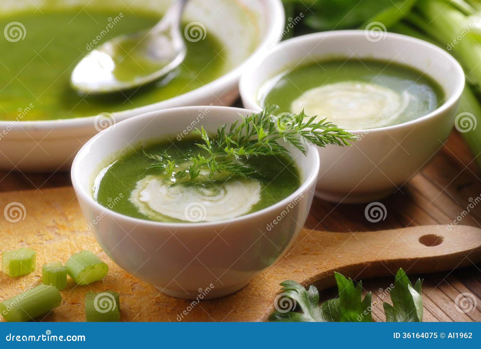 Verse soep van selderie stock afbeelding. Image of ingrediënt - 36164075