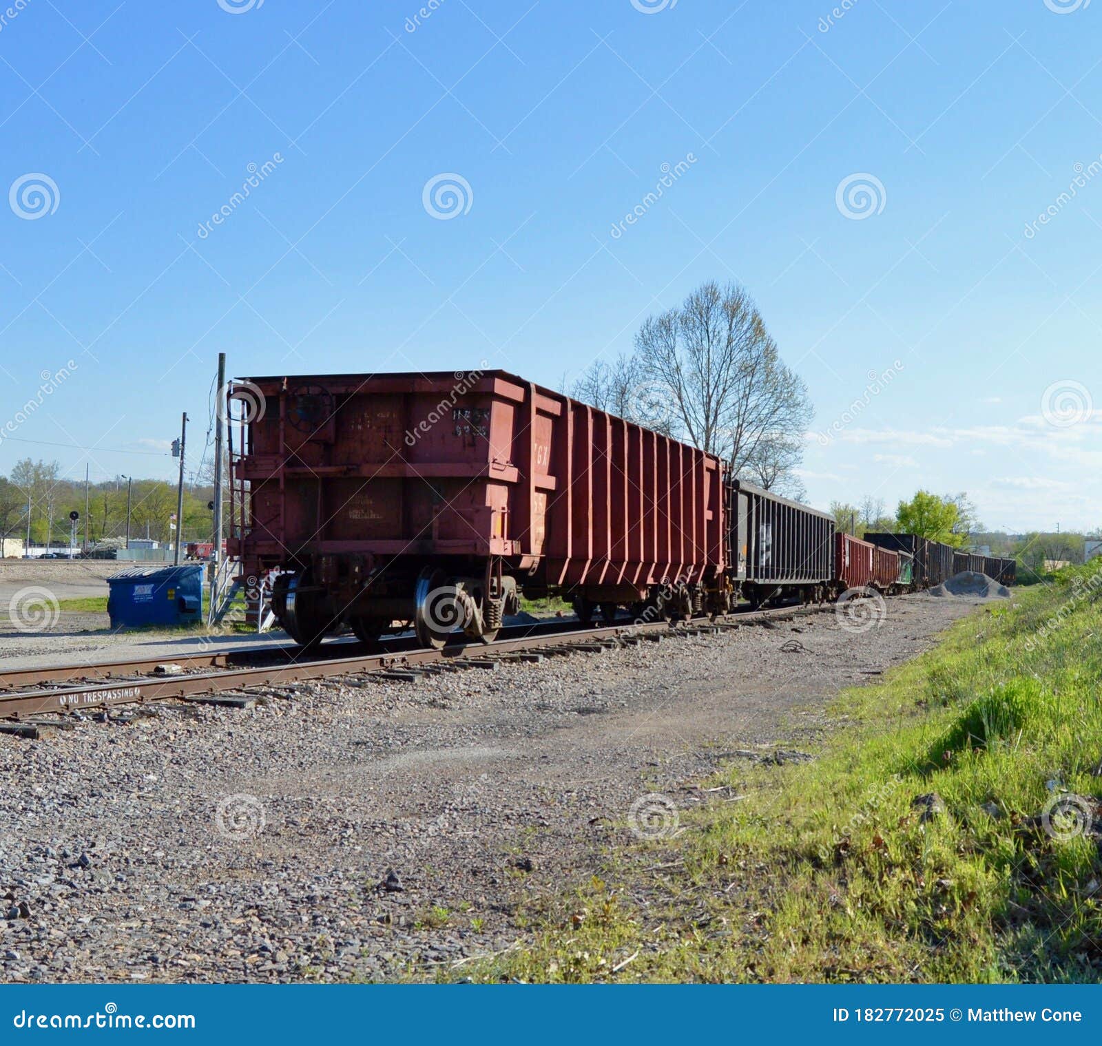 Freight Cars Parked on Spur Track Editorial Image - Image of freight ...