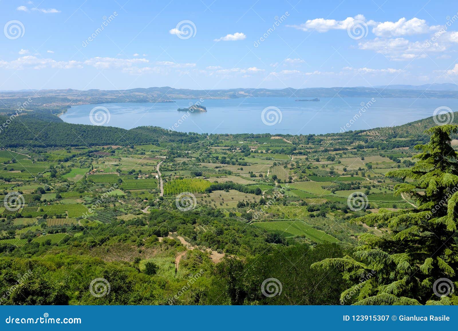 Version Au Sol De Lac Bolsena En Italie Image stock - Image du nature ...