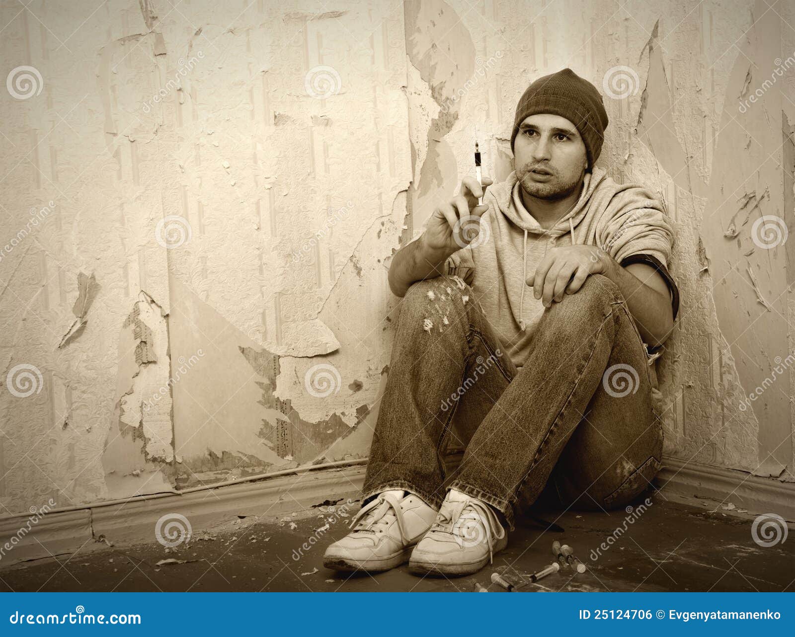 Verslaafde Met Spuiten En Met Drugs Stock Foto - Image of slecht ...