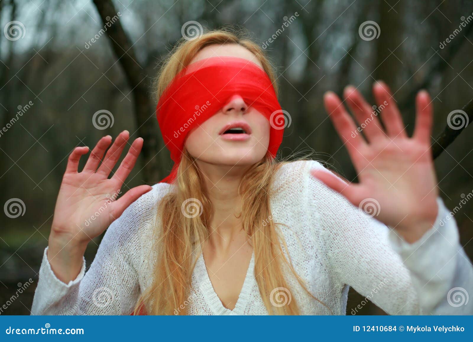 Verstecken stockfoto. Bild von schön, bedeckung, bild - 12410684