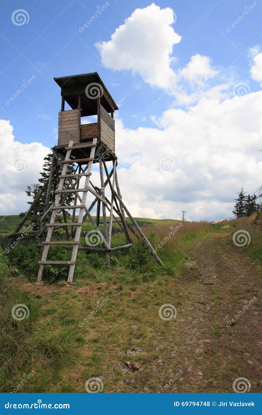 Verstecken Sie Sich in Den Bergen Stockfoto - Bild von himmel, fell ...