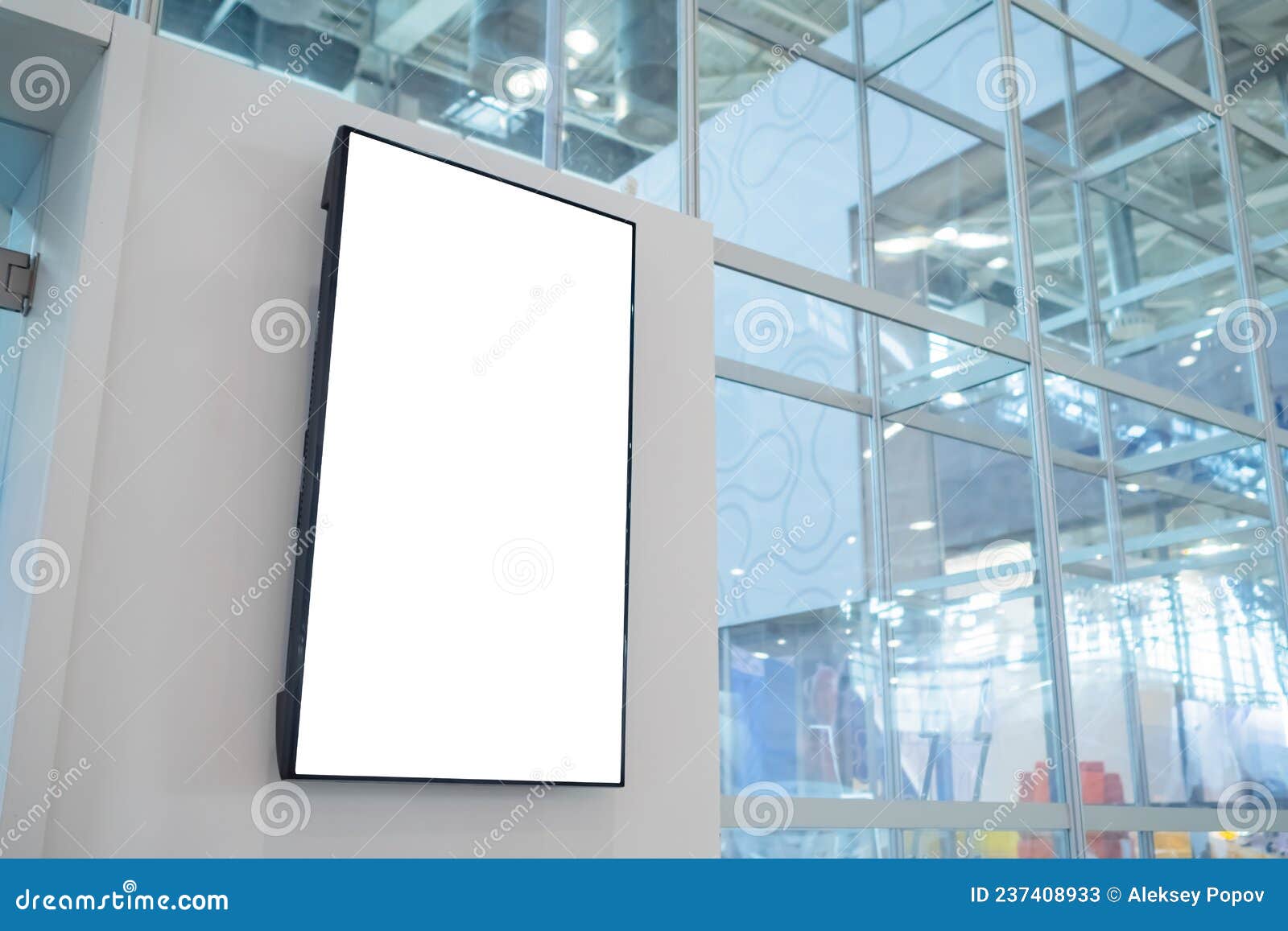 Vertical Blank White Display Wall at Exhibition - White Screen Concept ...