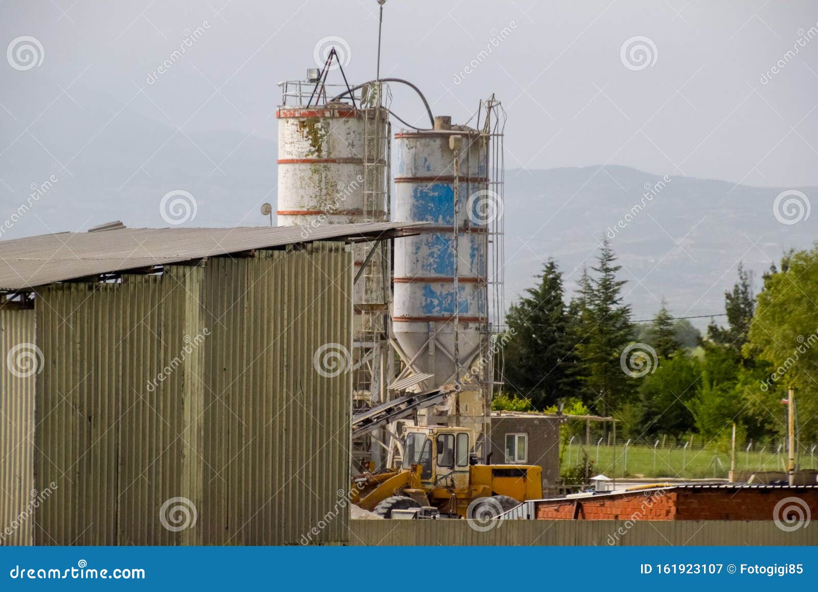 Vertical Fertilizer Tank at Fertilizer Plant Stock Image - Image of ...