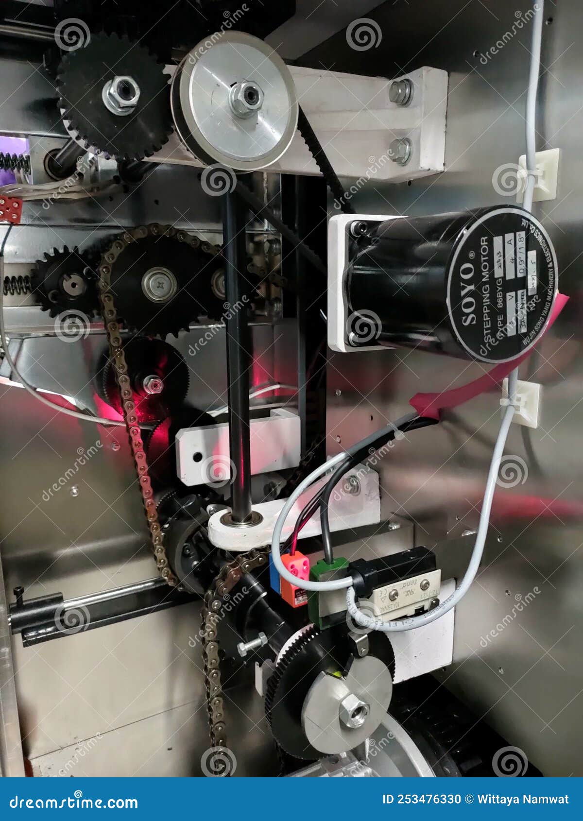 Vertical Form Fill Seal Machine Editorial Image - Image of packaging ...