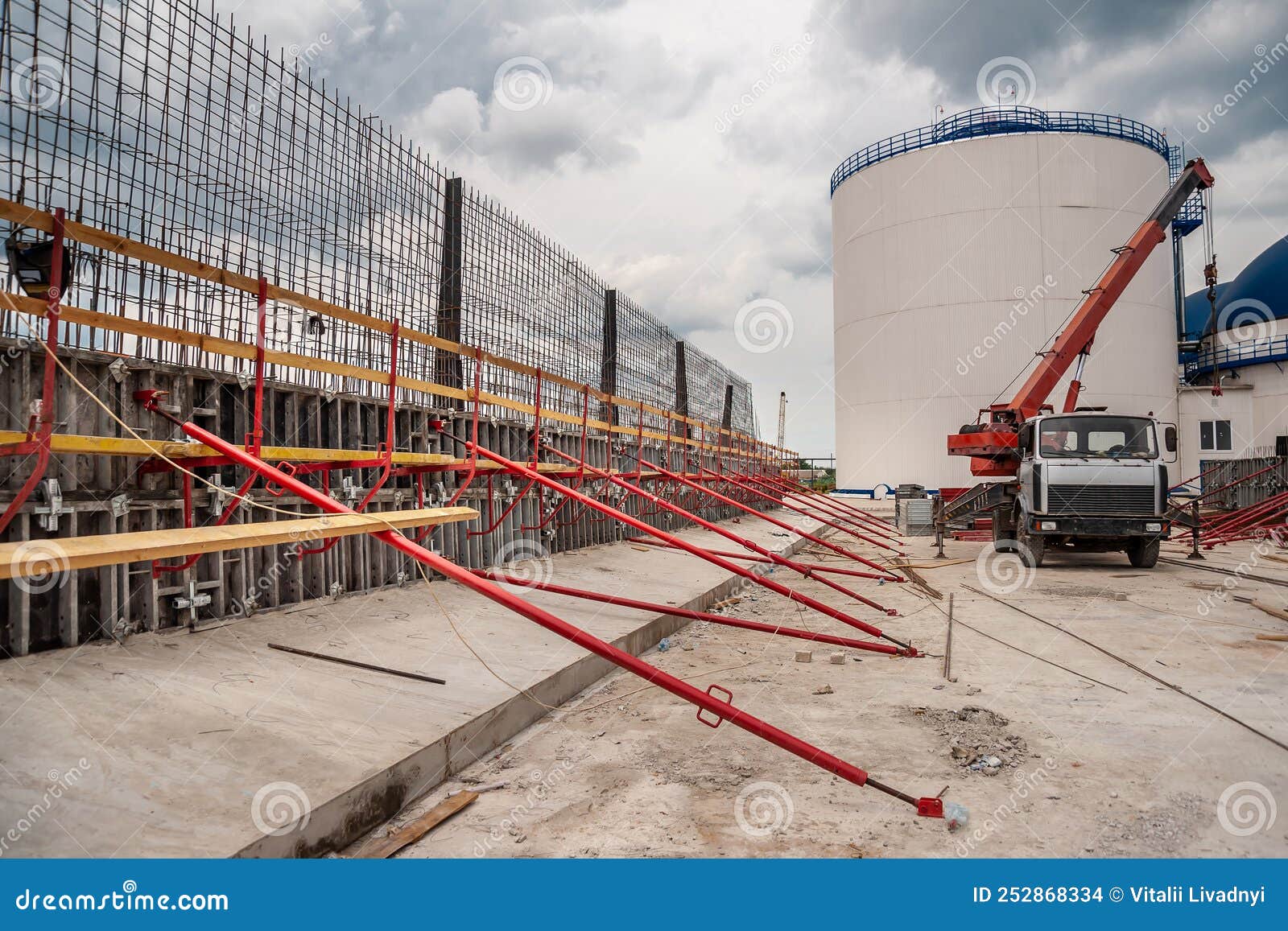Vertical Formwork in Industrial Stock Photo - Image of scaffold, system ...