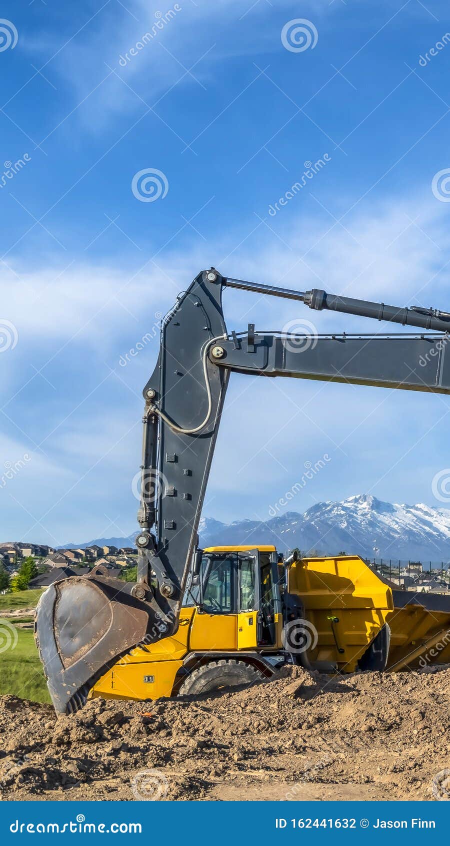 Vertical Frame Excavator with Metal Arm and Bucket and Continuous ...