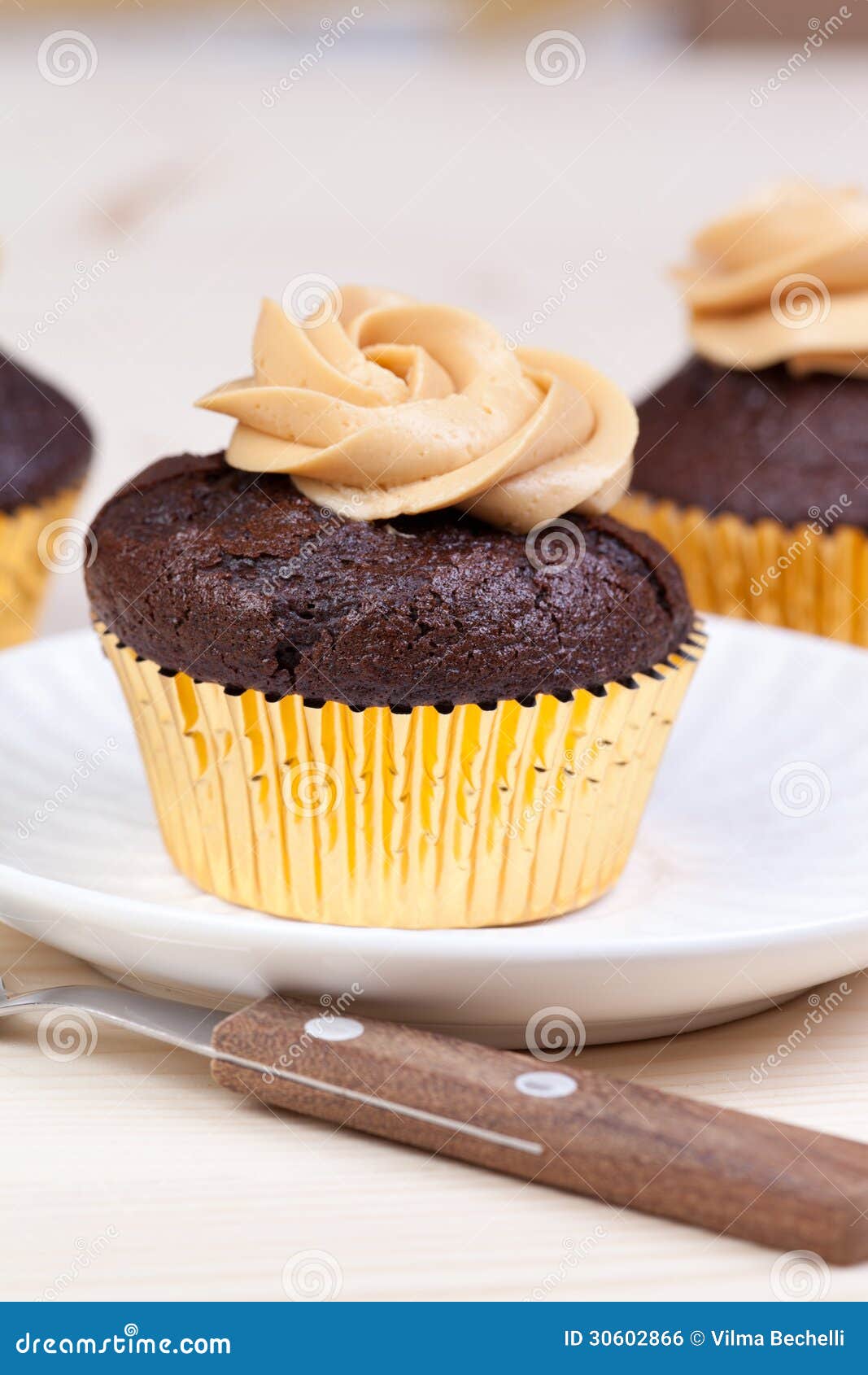 Vertical Picture of Cupcake Stock Photo - Image of cupcake, brown: 30602866