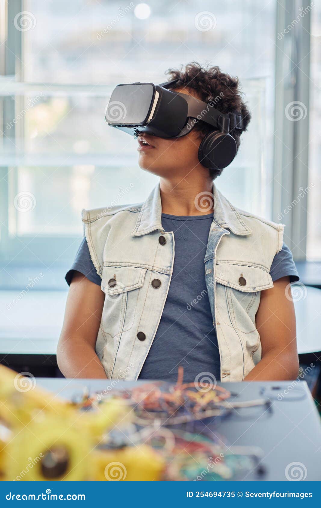 Boy Wearing VR in Engineering Class Stock Image - Image of childhood ...