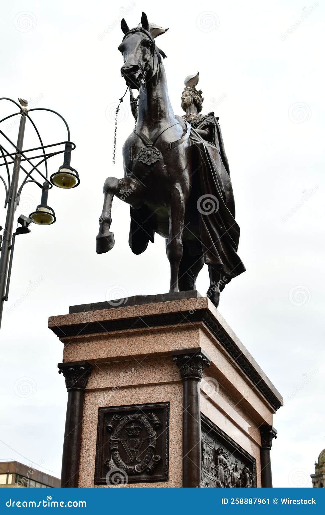 Vertical Shot Of The Historic Statue Of Queen Victoria In Glasgow