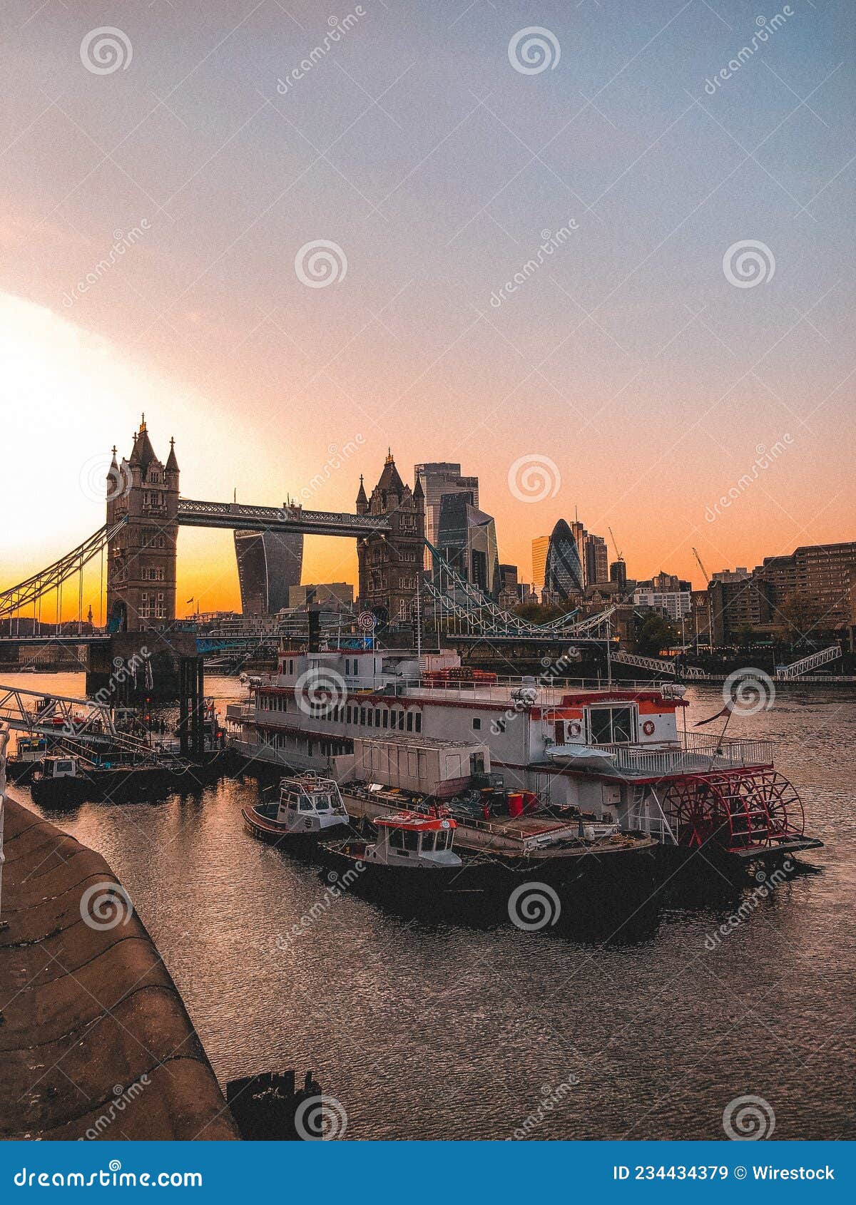 Vertical Shot of the Tower Bridge during the Sunset in London, UK ...