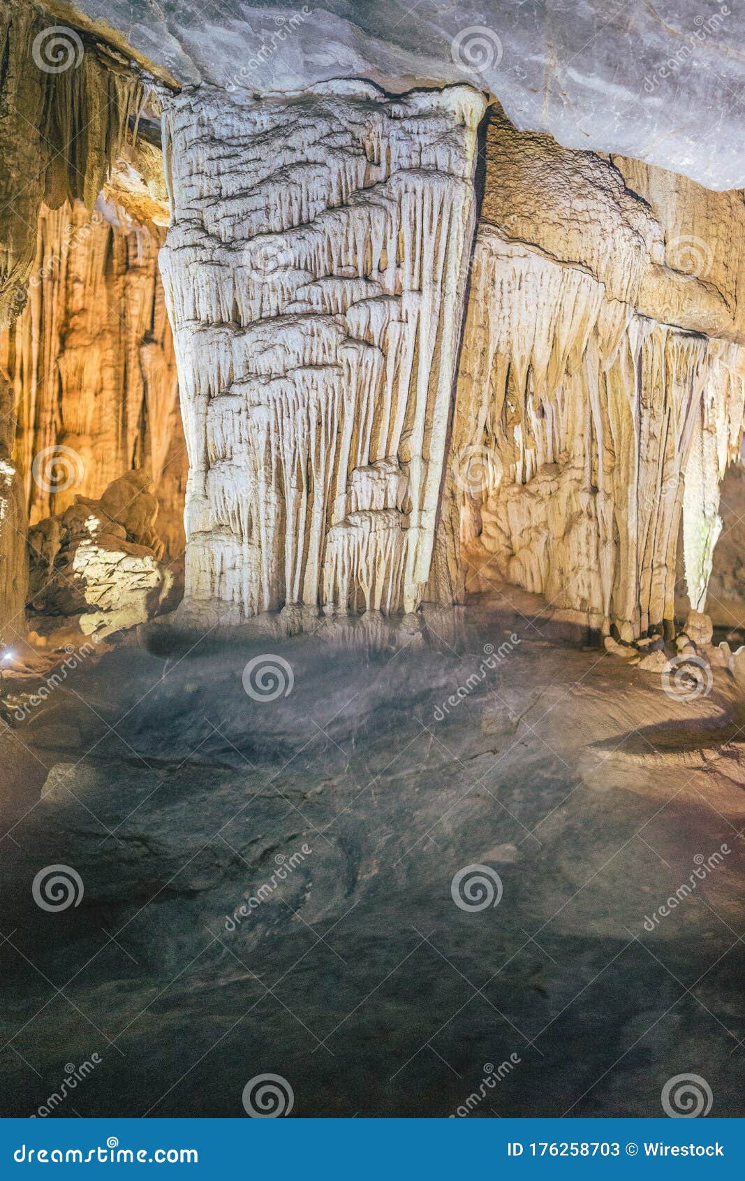 Vertical Shot of Unique Cave Formations on a Cave Wall in Paradise Cave ...