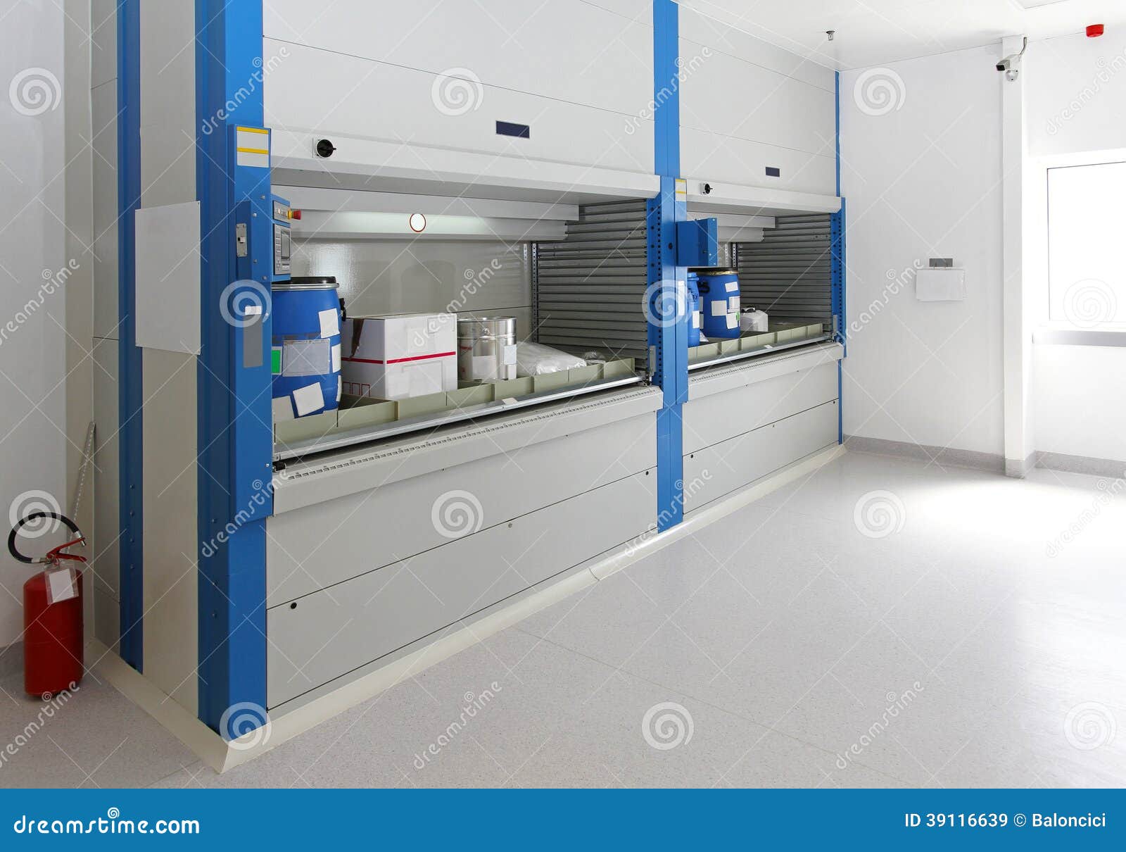 Vertical storage carousel stock image. Image of logistics - 39116639