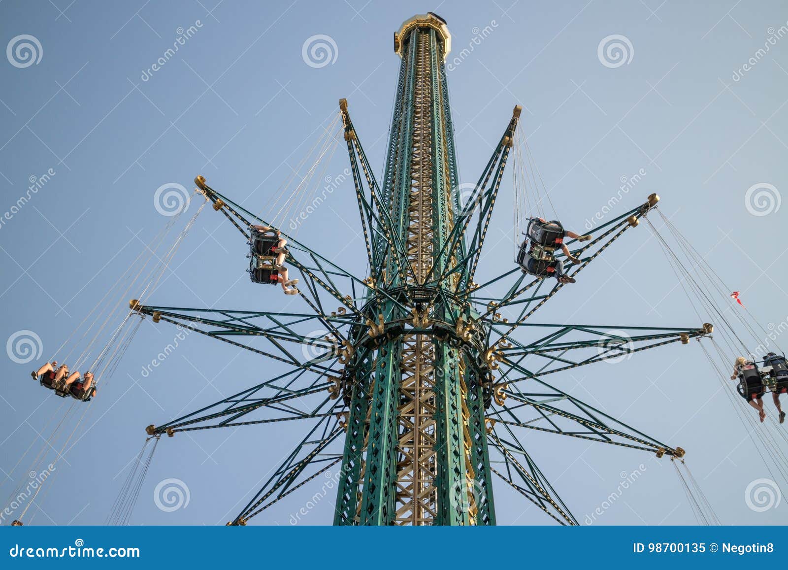 Vertical Swing, Prater, Vienna Austria Editorial Image - Image of ...