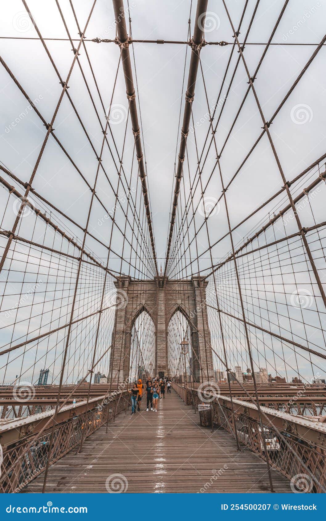 Vertical Symmetric Shot of Brooklyn Bridge, New York Editorial ...