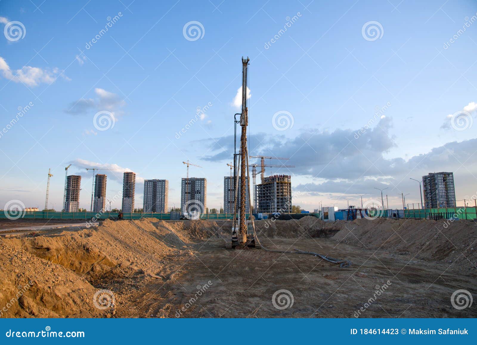 Vertical Tamrock Pile Foundation Drilling Machine. Drill Rig at ...