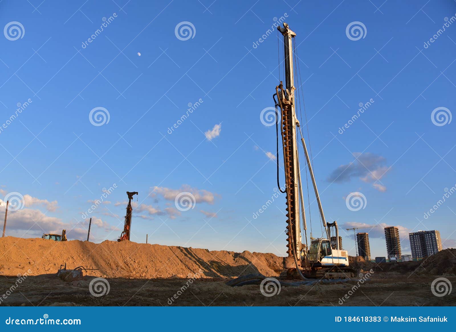 Vertical Tamrock Pile Foundation Drilling Machine. Drill Rig at ...