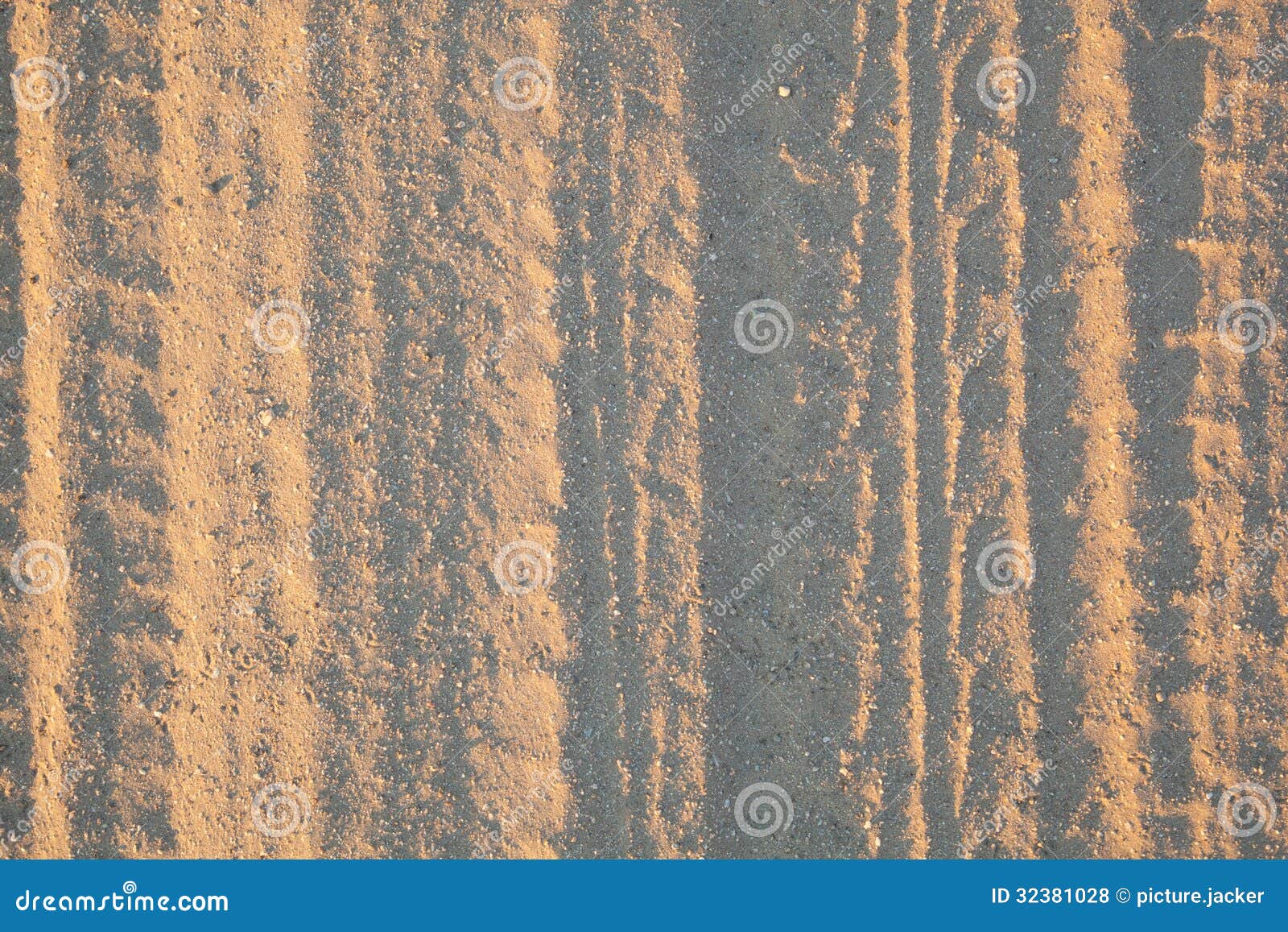 Vertical tracks stock photo. Image of land, outdoors - 32381028